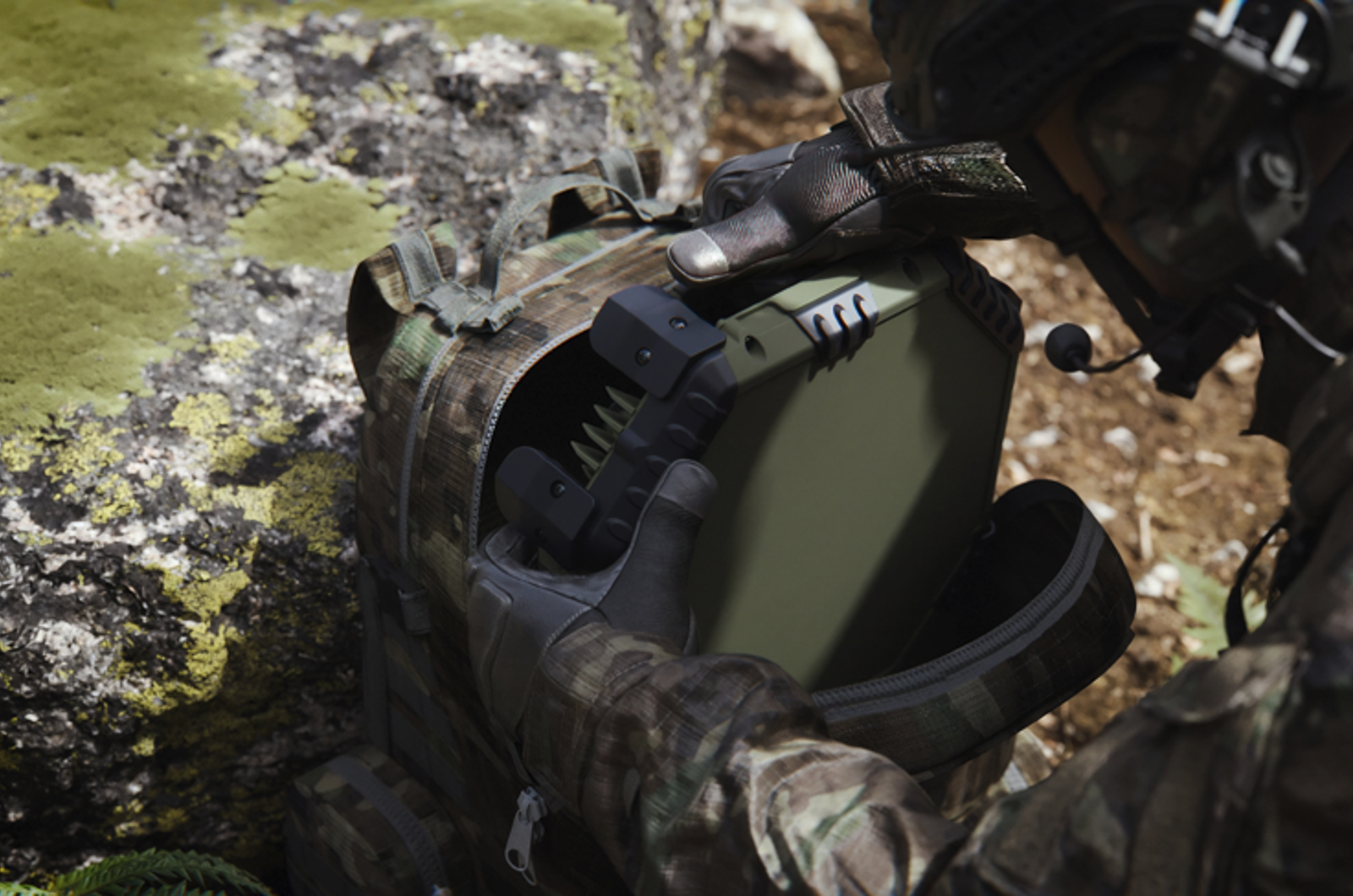 High‑fidelity 3D animation showcasing Intellian’s Manpack